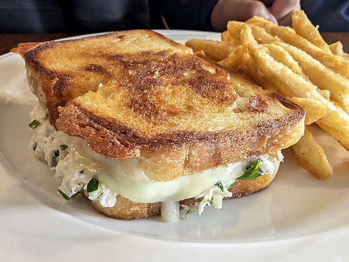 When a sandwich arrives looking this good, you know someone in the kitchen really cares about lunch.