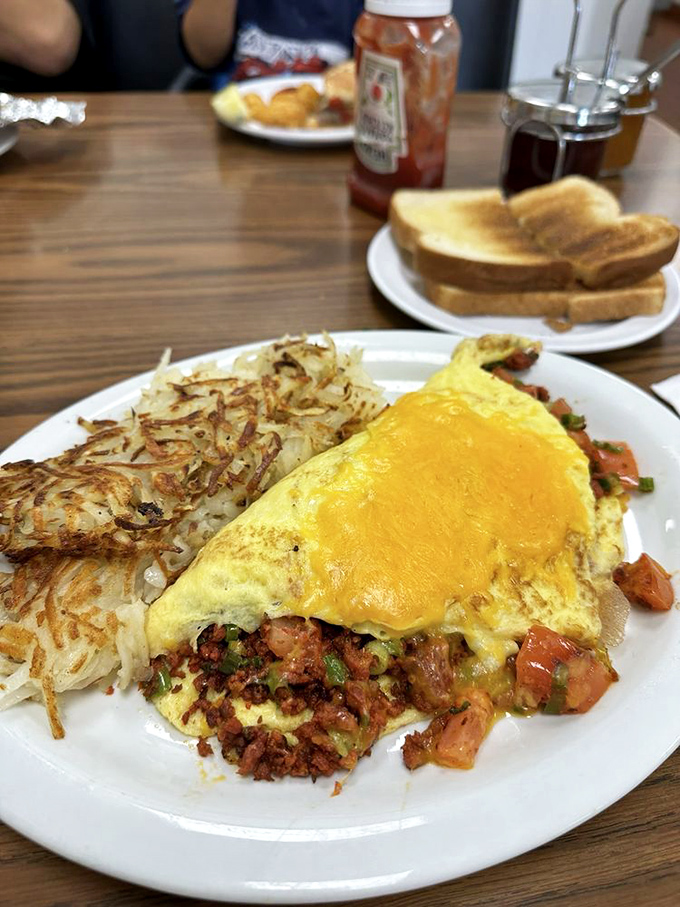 An omelet with ambition. Those hash browns achieved the crispiness level that world peace negotiations should aspire to&mdash;perfect harmony of textures.