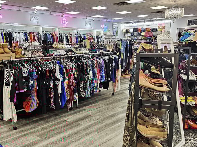 The mothership of fashion finds &ndash; where clothing, shoes, and accessories live together in perfect harmony like a stylish Brady Bunch.