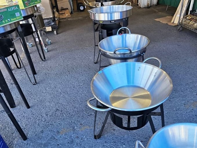 These gleaming discada cooking discs are ready to transform backyard cookouts into legendary feasts. Mexican cuisine awaits!