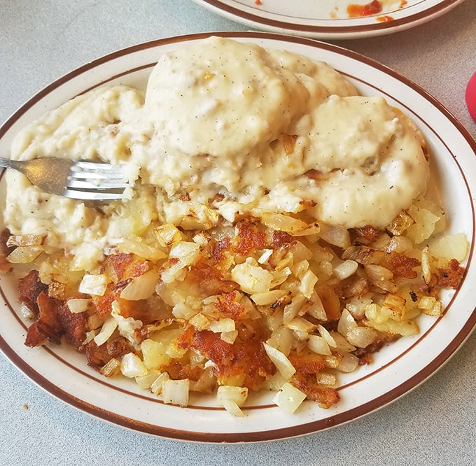 Grandma's kitchen called &ndash; it wants its legendary creamed chipped beef recipe back, but Sammy's isn't giving up this comfort classic without a fight.