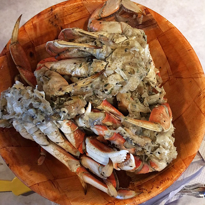 Garlic crab that's worth the mess&mdash;like Jackson Pollock painted a masterpiece, but with butter and garlic instead of paint.