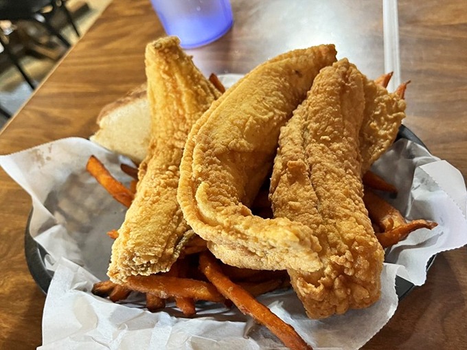 Fish so fresh and perfectly fried, it makes you wonder if mermaids are working in the kitchen. The toast is just a bonus.