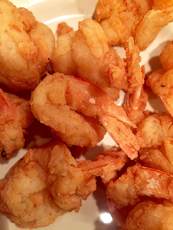 These aren't just fried shrimp – they're little golden crescents of Gulf Coast happiness waiting to happen.