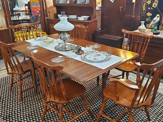 This perfectly set dining ensemble isn't waiting for dinner guests&mdash;it's waiting for you to imagine holiday meals around your own table.