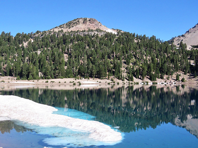 Lake Helen's mirror-like surface reflects mountain majesty with such clarity it's like nature's showing off. Postcard-perfect without the Photoshop.