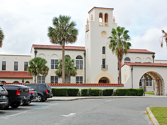 The Spanish-Mediterranean architecture of this historic building brings a touch of European elegance to Central Florida's lake country.
