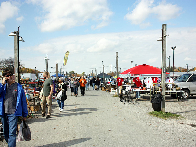 The main drag bustles with shoppers on the hunt. This isn't just shopping&mdash;it's a social event where conversations flow as freely as the bargains.