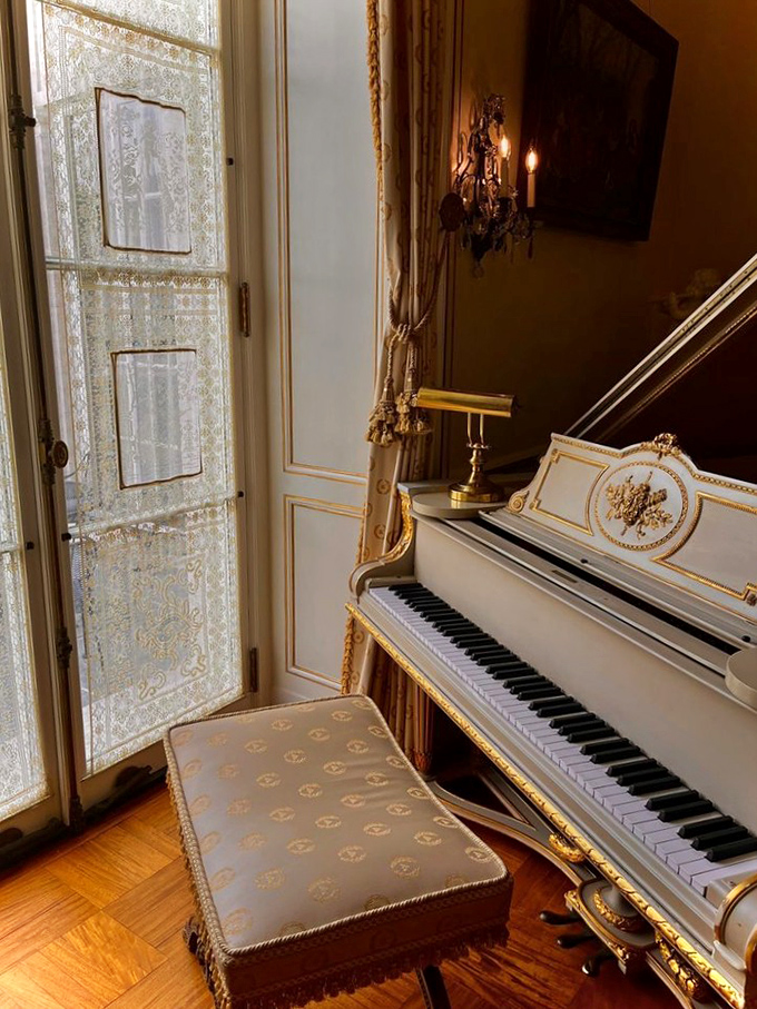 A piano so elegant it makes even "Chopsticks" sound like a classical masterpiece. Those keys have stories to tell.