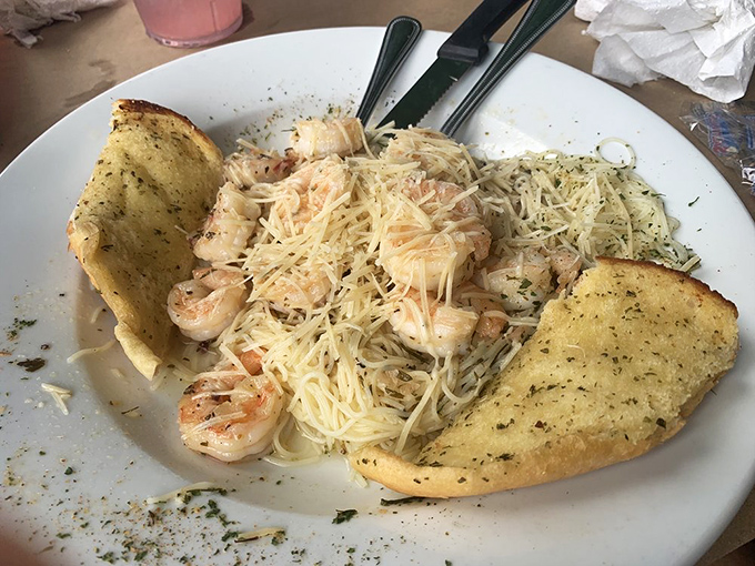 Plump shrimp nestled in a bed of pasta with garlic bread standing guard&mdash;a dish that makes you want to applaud the chef.