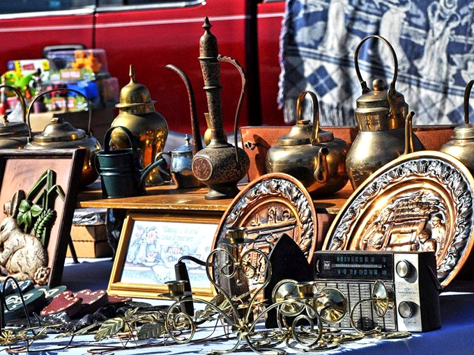 Time travelers welcome here. This collection of brass teapots and vintage electronics creates a museum-worthy tableau of bygone domestic life.