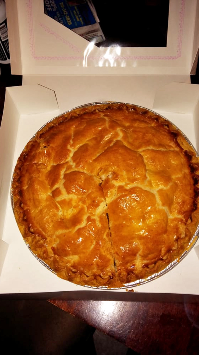 Apple pie that arrives looking like it escaped from a Norman Rockwell painting, still steaming.