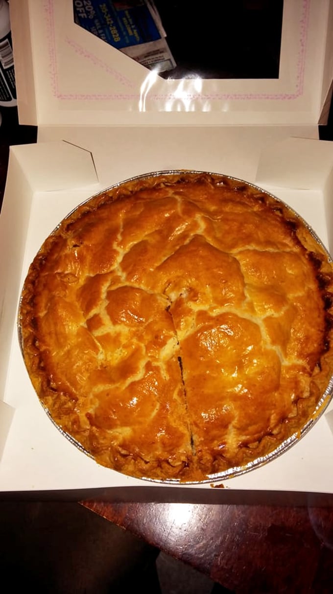 Apple pie that arrives looking like it escaped from a Norman Rockwell painting, still steaming.