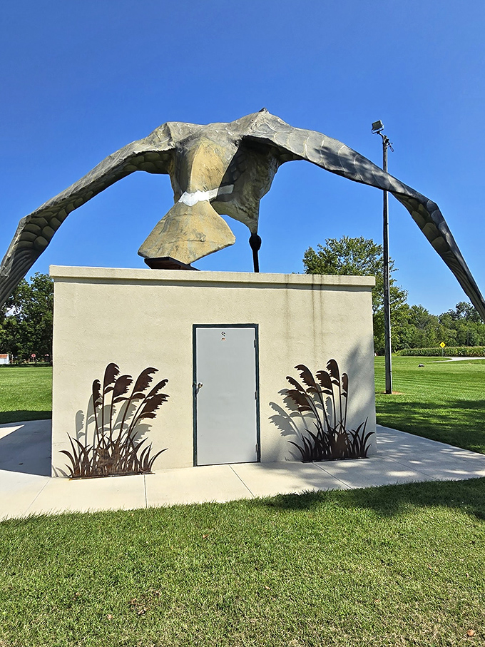 From behind, Maxie's impressive wingspan becomes apparent. Those detailed feathers make other roadside attractions look distinctly half-baked.