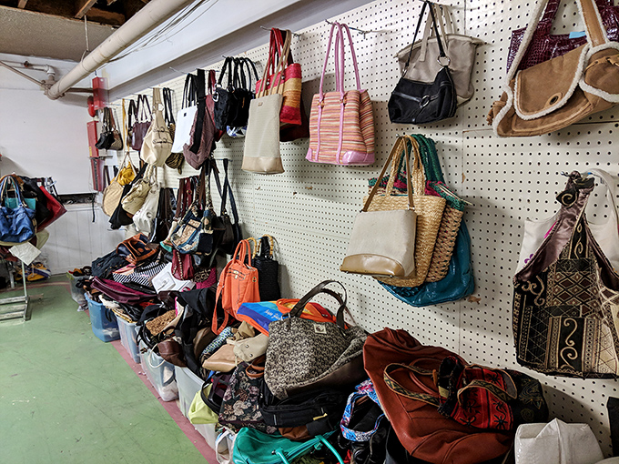 Handbag heaven! From designer lookalikes to vintage classics, these purses and totes once carried someone else's treasures&mdash;now ready for yours.