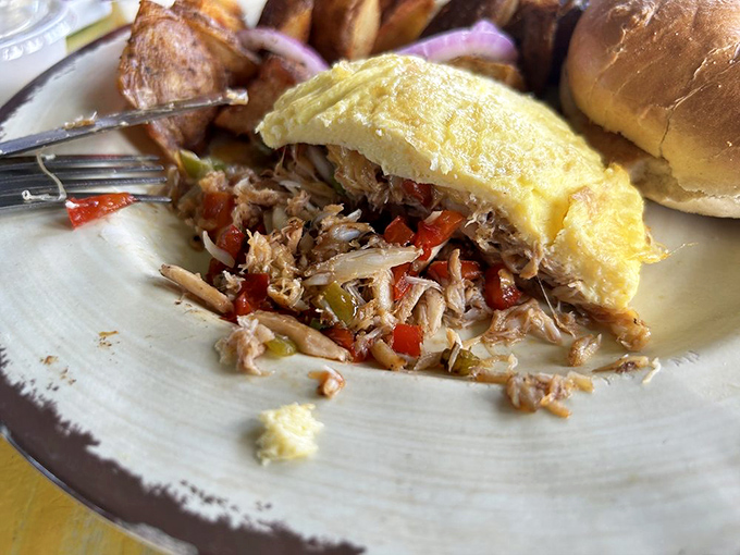When pulled pork meets breakfast, it's like two old friends reuniting after years apart. A romance on a plate. 
