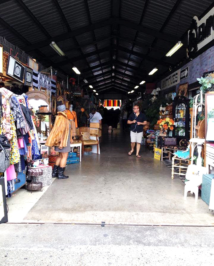 Sacramento's indoor treasure trove offers climate-controlled antiquing. No sunburn while hunting for that perfect vintage lamp!
