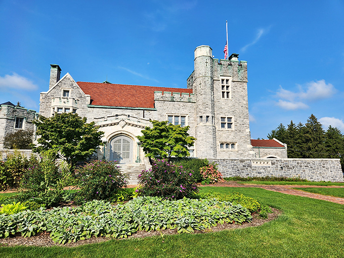 Glamorgan Castle gleams like a Welsh nobleman's dream transported to Alliance. Gray stone never looked so inviting!