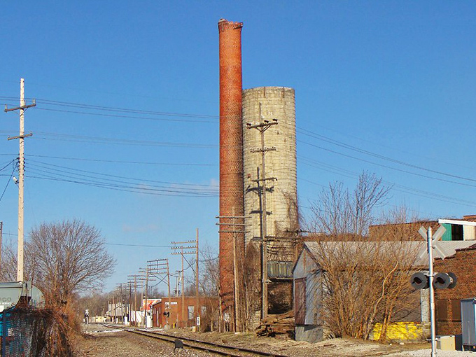 Marion's historic theater still lights up the night without lighting up your credit card bill. Small-town entertainment at prices from a bygone era!