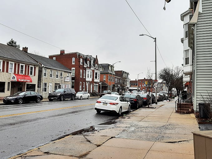 York's main street could be a movie set for "Charming Small Town USA" &ndash; complete with budget-friendly living behind the scenes.