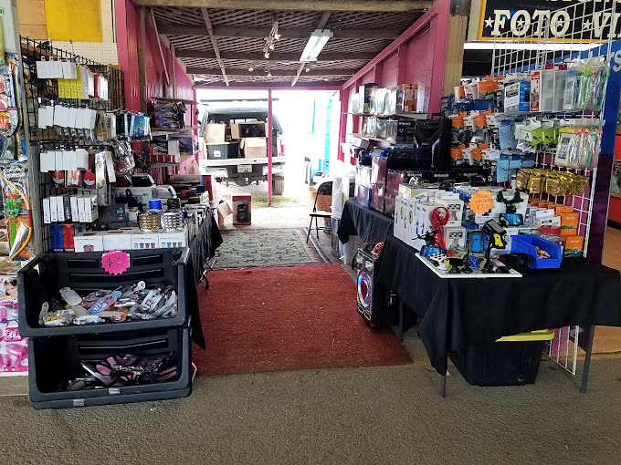 Gadgets and gizmos aplenty at this eclectic vendor stall. Even Marie Kondo would struggle to resist these treasures!