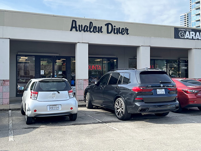 Parking lot full? Always a good sign at Avalon Diner. Houston locals know where to find breakfast that tastes like a warm hug.