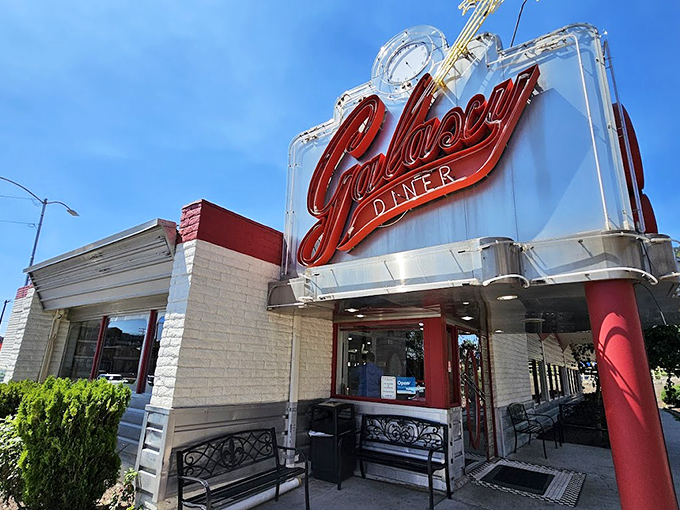 Chrome, neon, and pancakes &ndash; Galaxy Diner proves that the 1950s knew a thing or two about starting the day right.