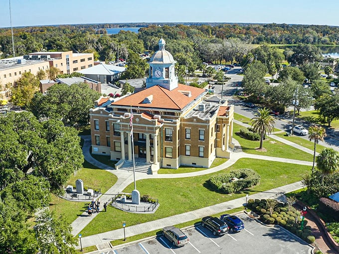 The historic Citrus County Courthouse anchors Inverness, where your retirement story gets a beautiful setting without a bestseller price.