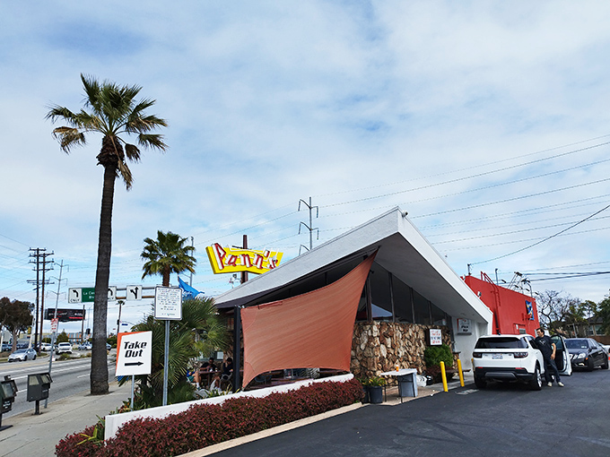 The dramatic lines of Pann's exterior are what happens when the Space Age meets breakfast. Those palm trees are just California showing off.