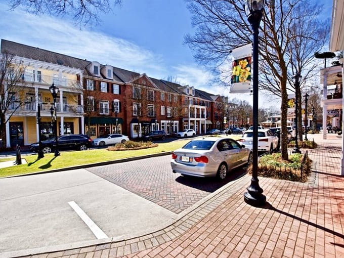 The Smyrna shopping district invites visitors with its charming design and easy-to-navigate street layout&mdash;no mall madness, just a relaxing stroll and enjoyable shopping experience!