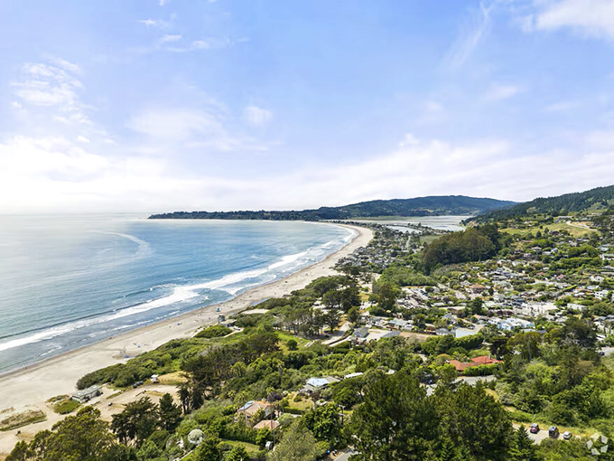 The houses at Stinson Beach have front-row seats to nature's greatest show: the eternal dance between land and sea.