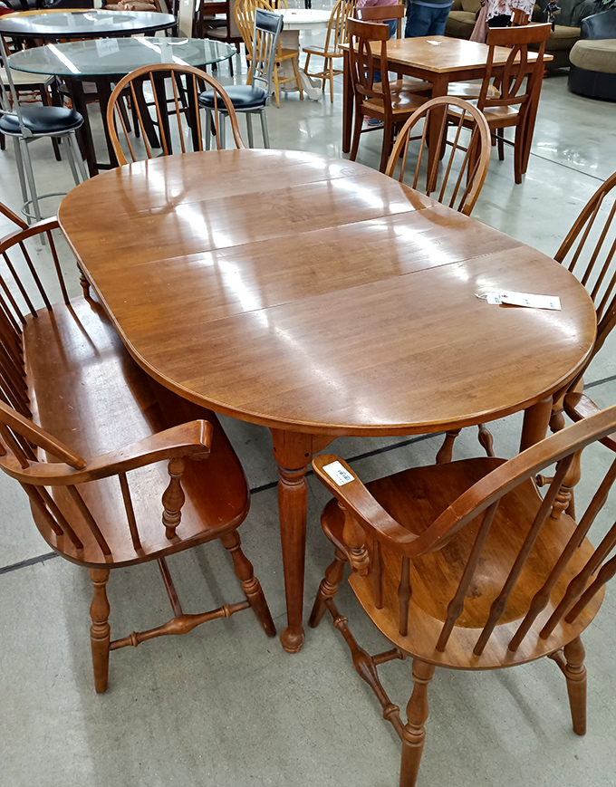 This dining set could host family dinners that create memories worth more than gold.