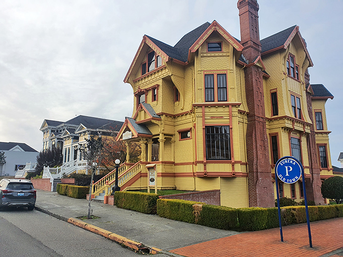 The Ingomar Club's sunshine-yellow Victorian fa&ccedil;ade could make even the most jaded traveler stop and stare. Gingerbread trim never looked so appetizing.