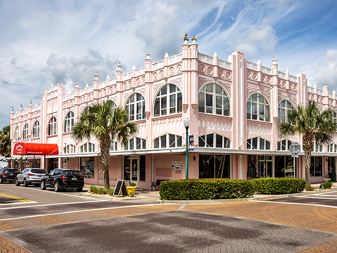 The Koch Arcade Building's spectacular pink fa&ccedil;ade and ornate details make it the crown jewel of Arcadia's architectural treasures.
