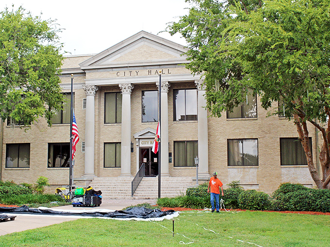 Leesburg's City Hall maintains that classic Florida municipal dignity&mdash;columns, flags, and all&mdash;without a hint of coastal pretension.