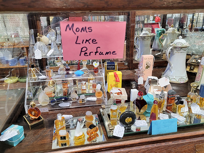 "Moms Like Perfume" might be the understatement of the century at this fragrant display of vintage scents and elegant bottles.