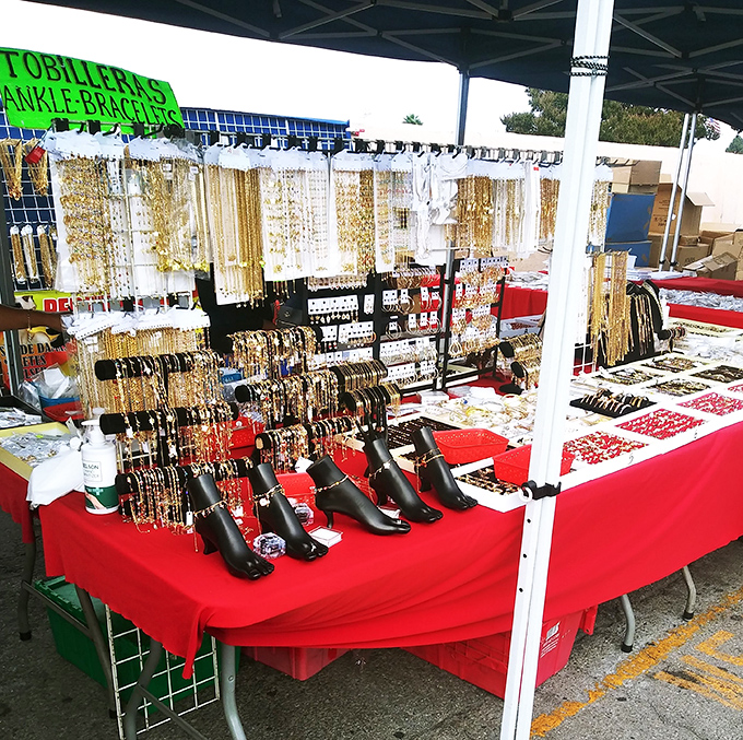 Golden jewelry displays that would make King Midas jealous of these bargain-hunting opportunities. 