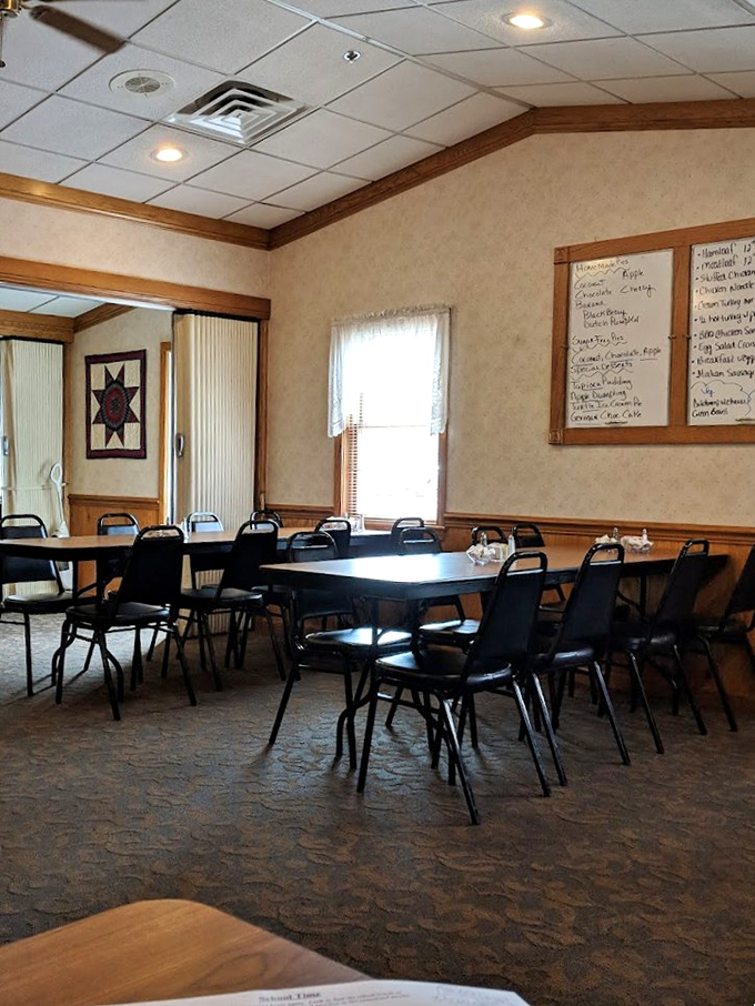 Simple, unpretentious, and ready for hungry diners. This dining area doesn't need to show off&mdash;it lets the food do all the talking.