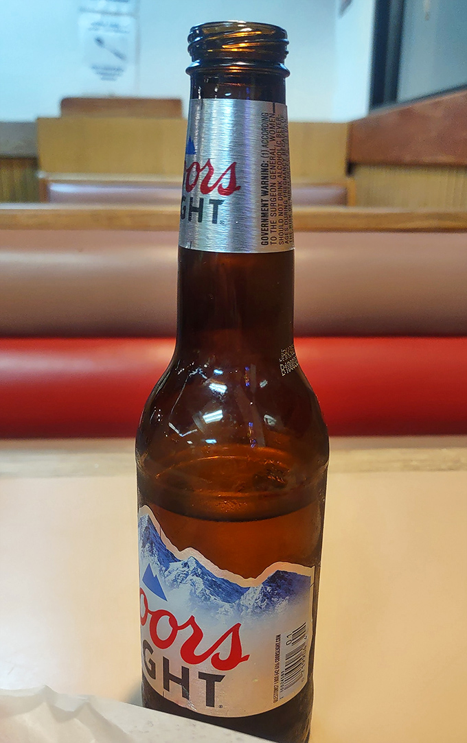 Sometimes the perfect companion to Mexican food is ice-cold simplicity. This Coors Light knows its supporting role and plays it perfectly.