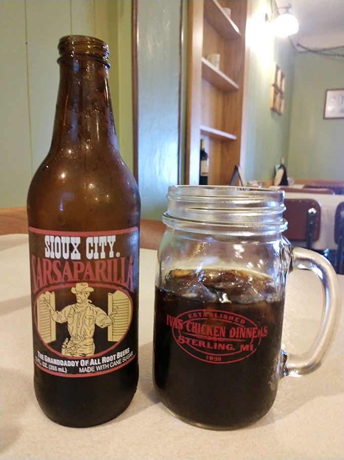 Nothing says "authentic Midwest experience" quite like Sioux City Sarsaparilla served in a mason jar emblazoned with the restaurant's logo.
