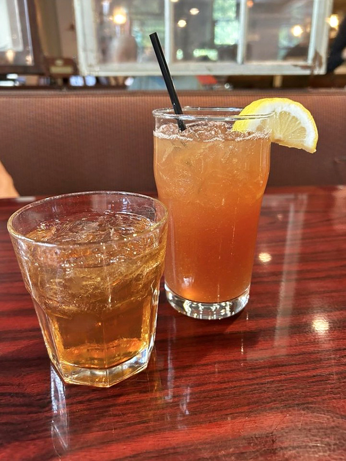 Cocktail o'clock at Kelly's means handcrafted libations that strike that perfect balance between "I can taste the quality" and "I need another one."