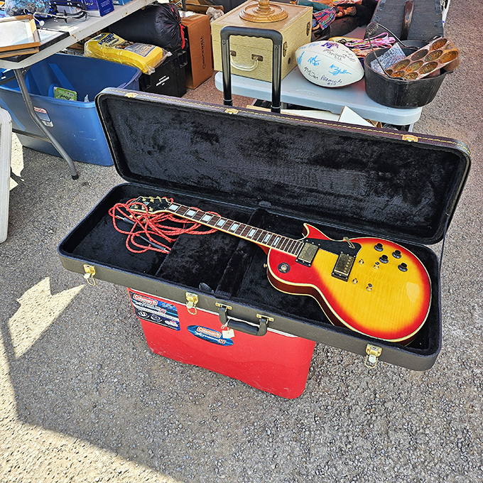 Rock and roll dreams in sunburst finish. This vintage Les Paul-style guitar isn't just an instrument&mdash;it's six strings of pure possibility.