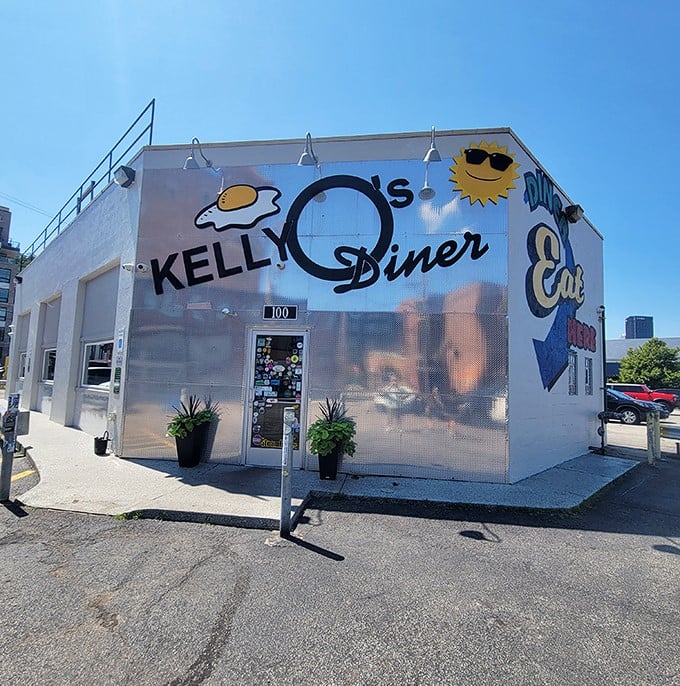 Kelly O's sunny-side-up sign is basically the bat signal for hungry Pittsburghers in need of breakfast rescue.