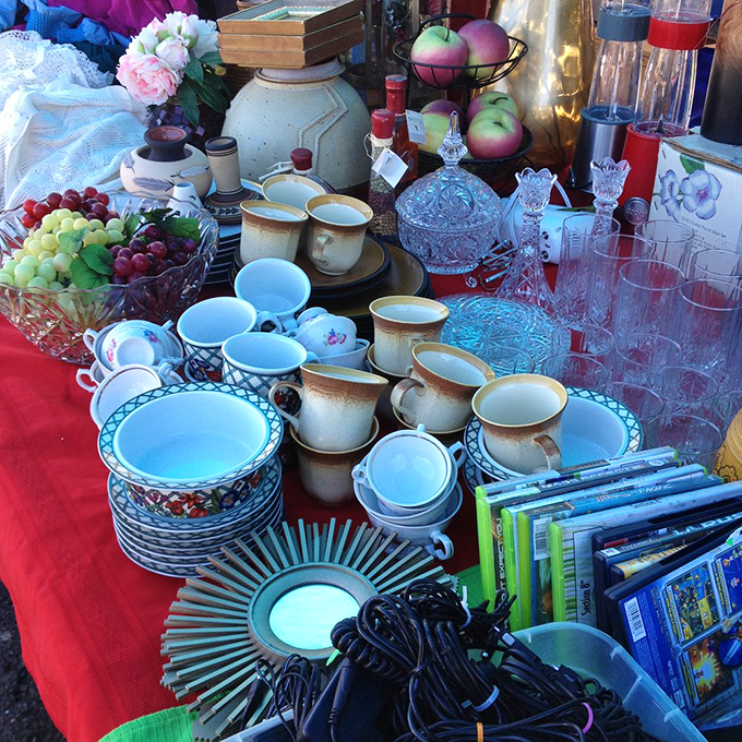 Crystal and china create an elegant display that would make any dinner party absolutely shine.