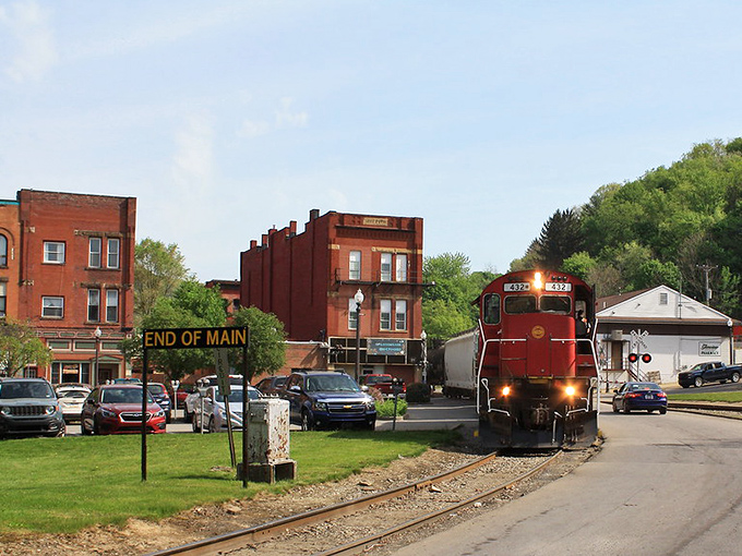 Oil City's vintage service station harkens back to days when gas jockeys checked your oil and cleaned your windshield without being asked.