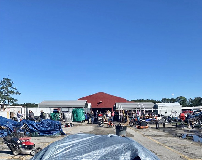 No-frills, all-thrills! Pecan Park's straightforward setup focuses on what really matters &ndash; incredible deals that make your wallet as happy as your shopping bags.