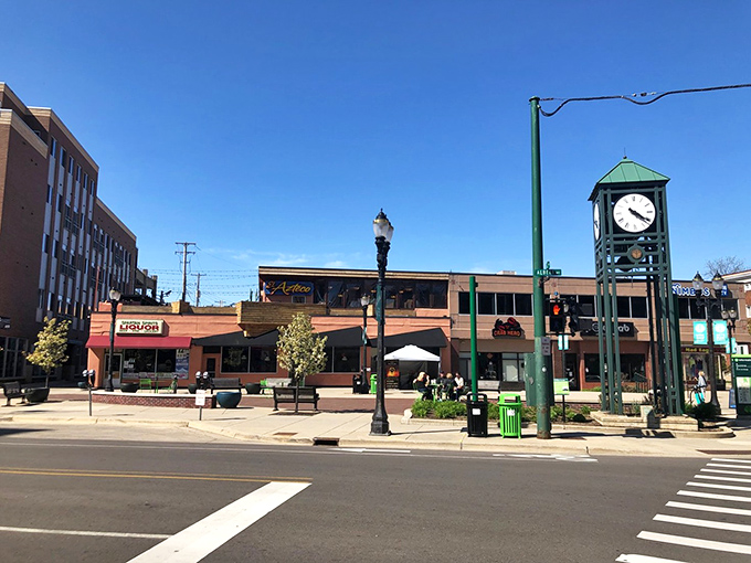 Bus routes connect East Lansing's amenities without the hassle of parking &ndash; your car might get jealous from sitting in the garage.