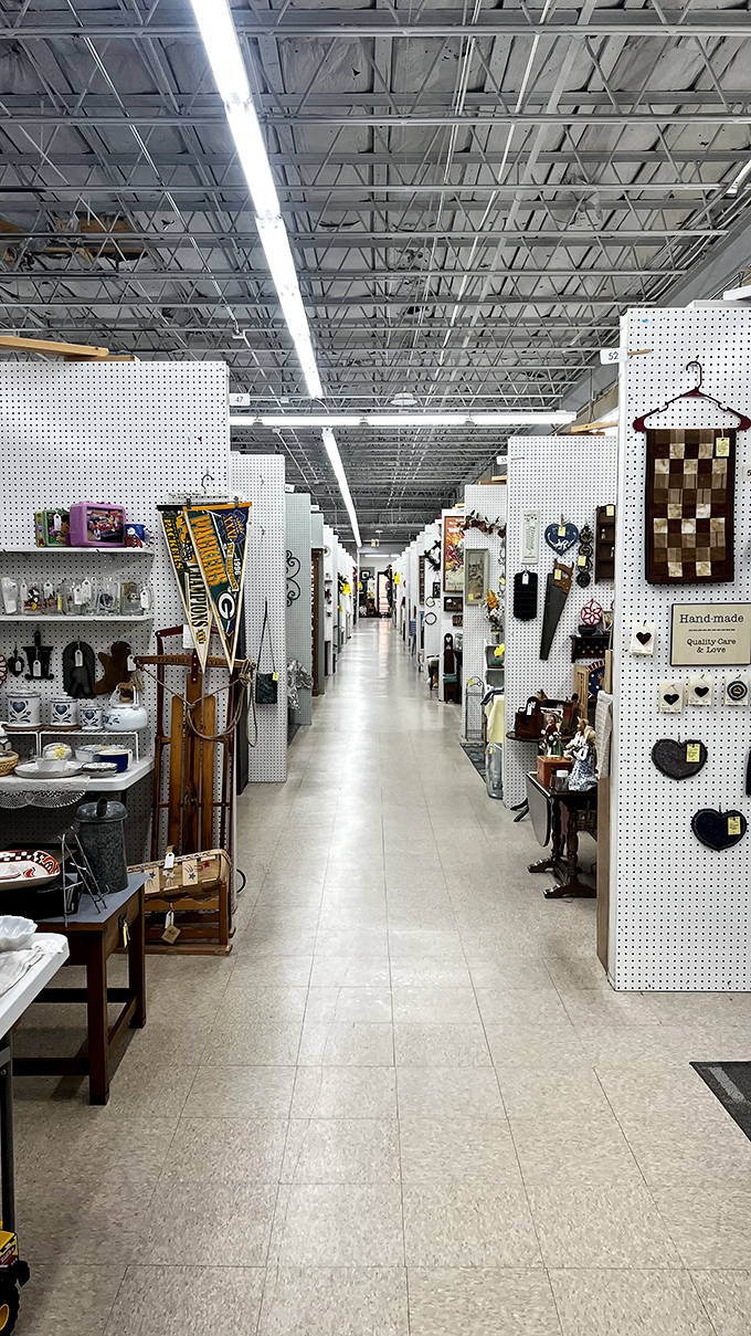 Clean lines, bright lights, and endless aisles. Hidden Treasures Mall makes antiquing feel less like dusty detective work and more like modern treasure hunting.
