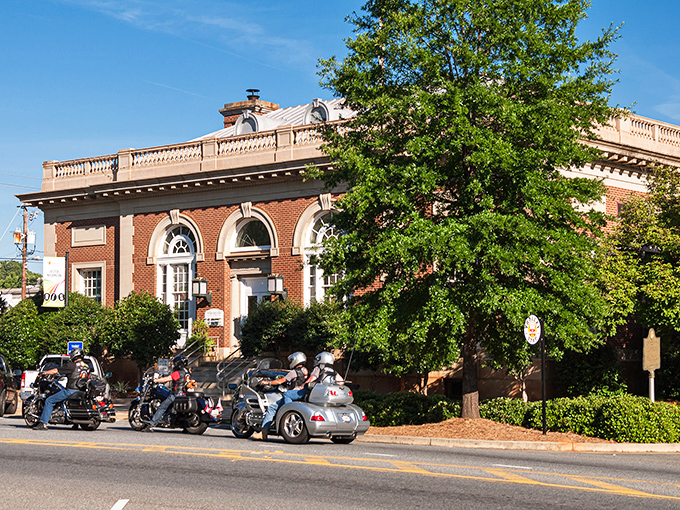 The old bank building in Milledgeville stands as a testament to the town's historic importance. Those arched windows have witnessed centuries!