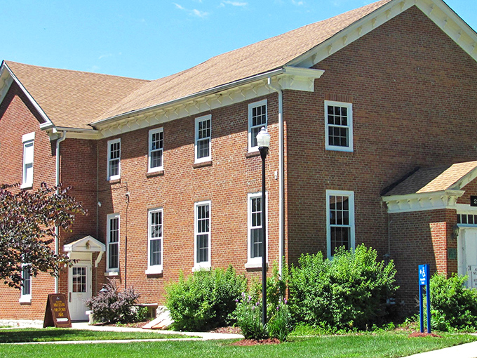 The Alton Museum of History and Art houses treasures in brick, where culture and education meet without requiring a metropolitan budget.